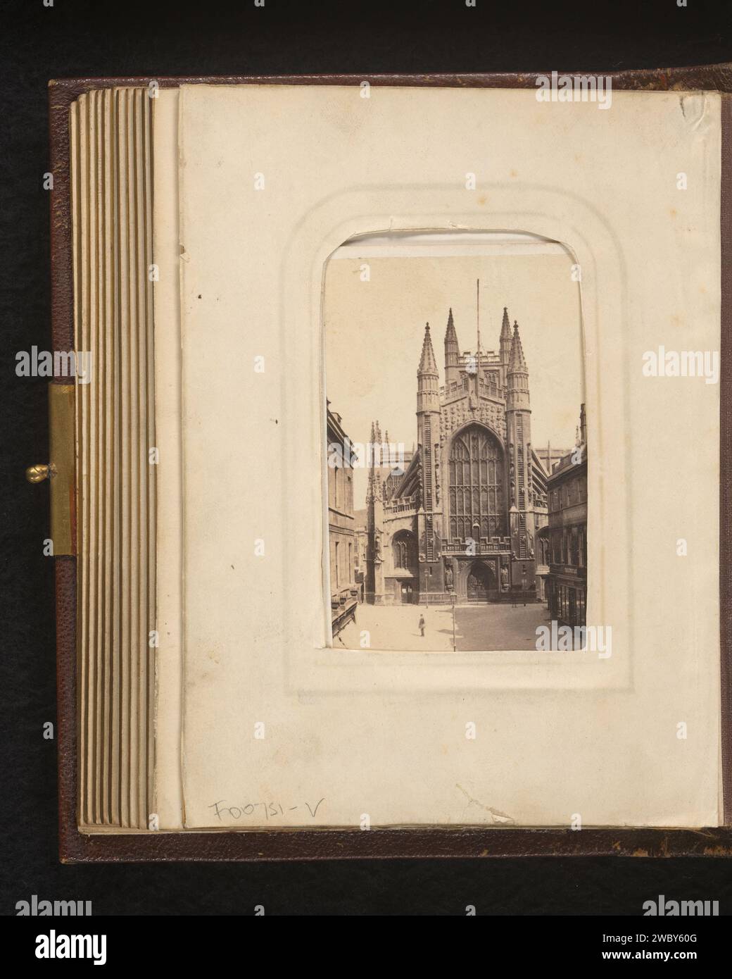 Bath Abbey te Bath, J. & J. Dutton, 1860 - 1900 Photograph. visit card ...