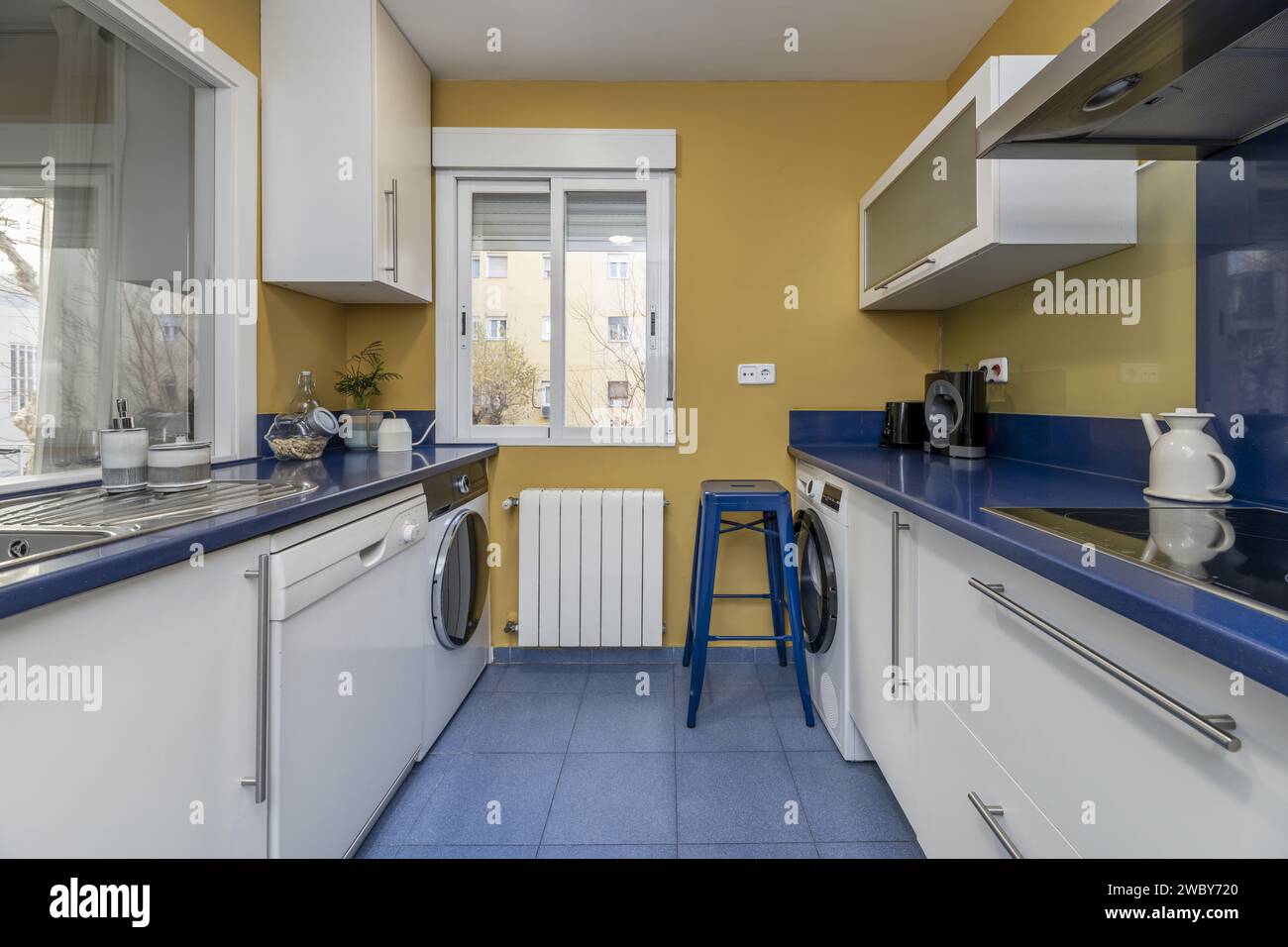 Kitchen furnished in maritime style colors with navy blue countertop ...