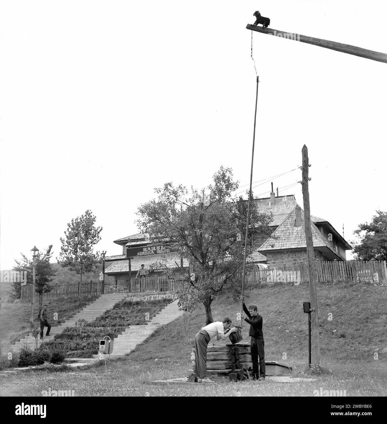 Fantana cu ciutura hi-res stock photography and images - Alamy