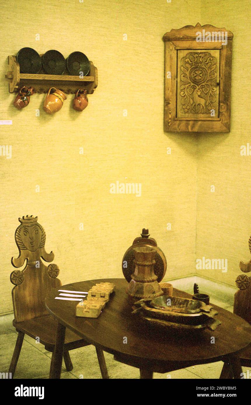 Museum artifacts table hi-res stock photography and images - Alamy