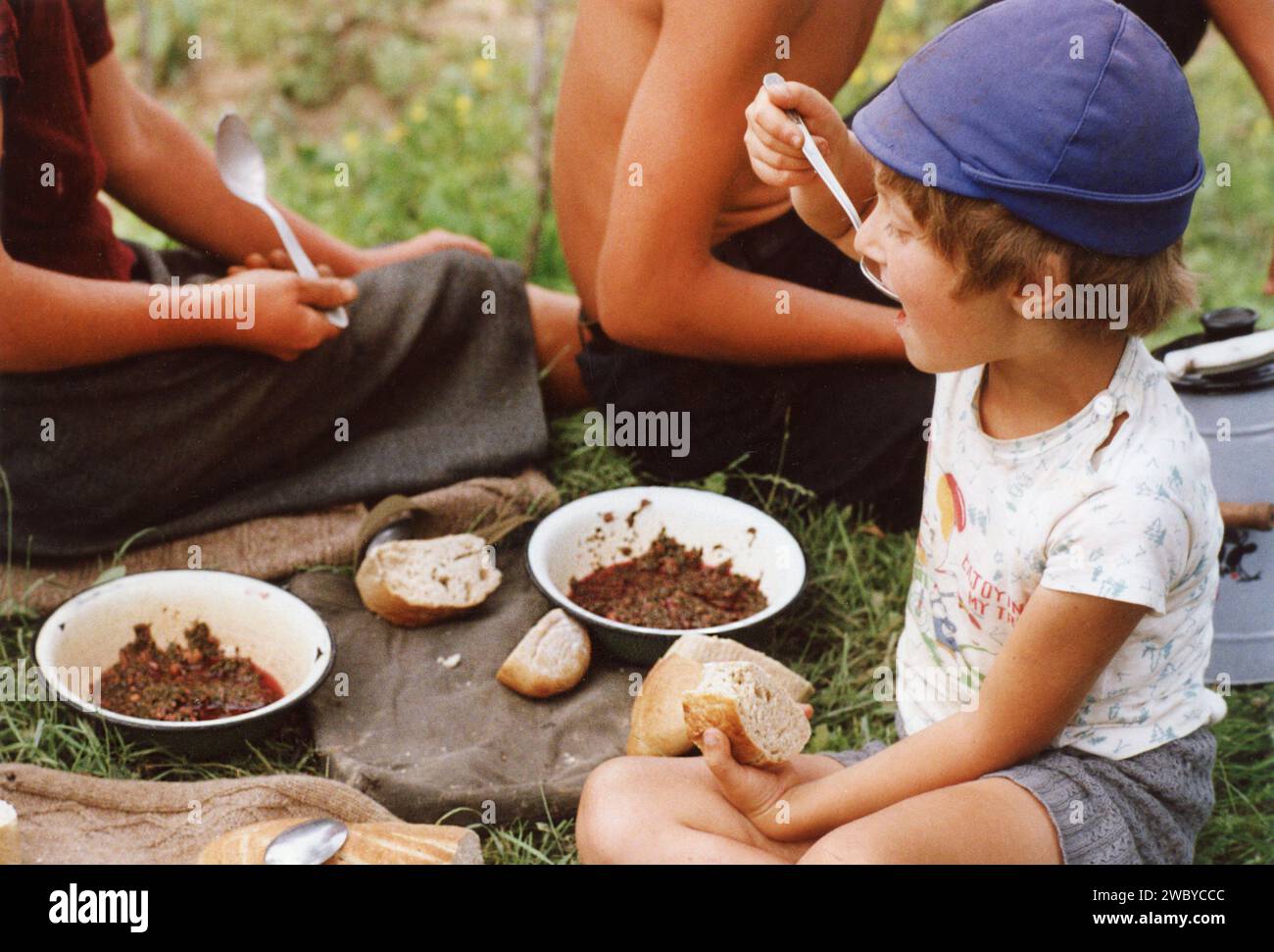 1990 family eating hi-res stock photography and images - Alamy