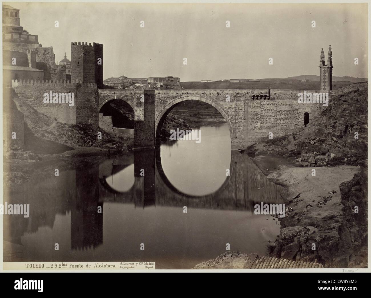 Brug Puente de Alcántara Over from Taag in Toledo, Juan Laurent, c ...