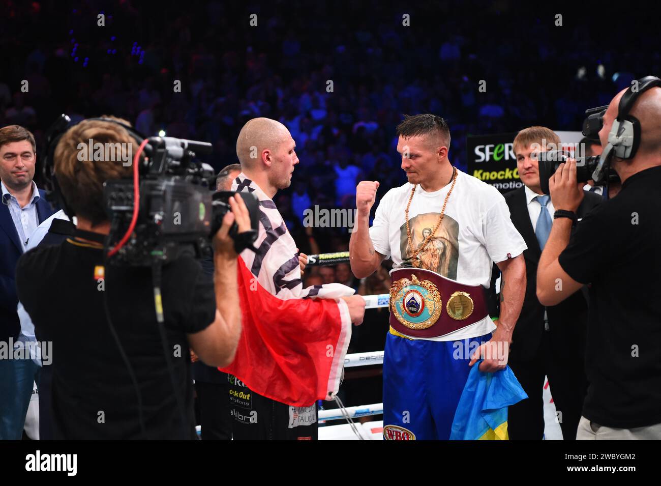 fight for WBO cruiserweight world champion title Stock Photo - Alamy