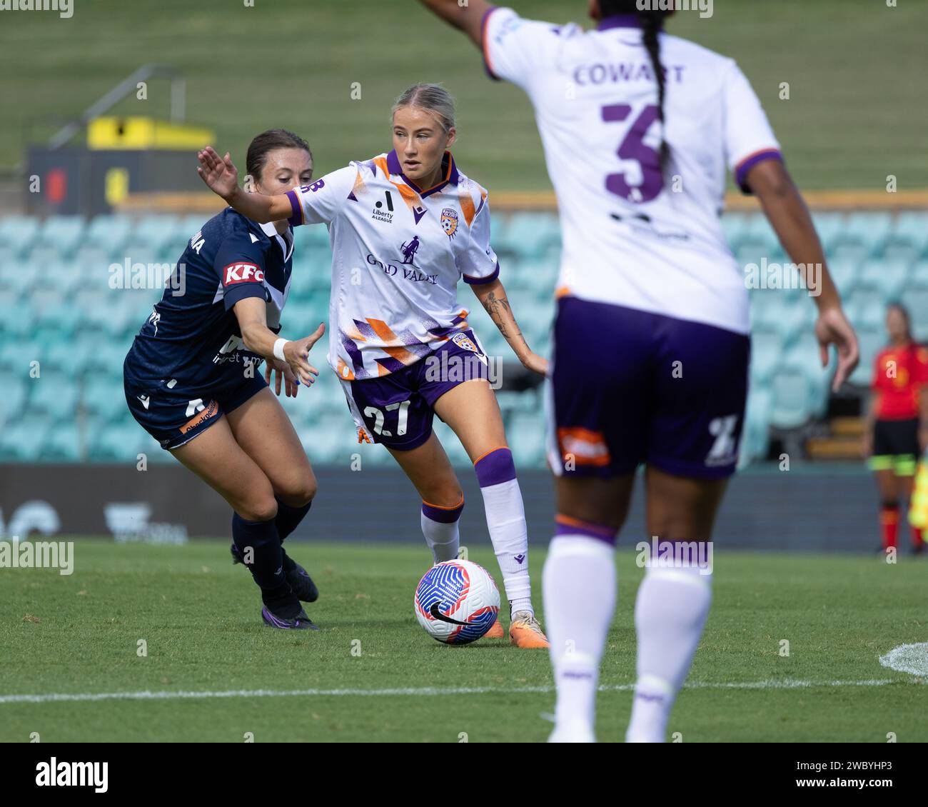 Passing options hi-res stock photography and images - Alamy