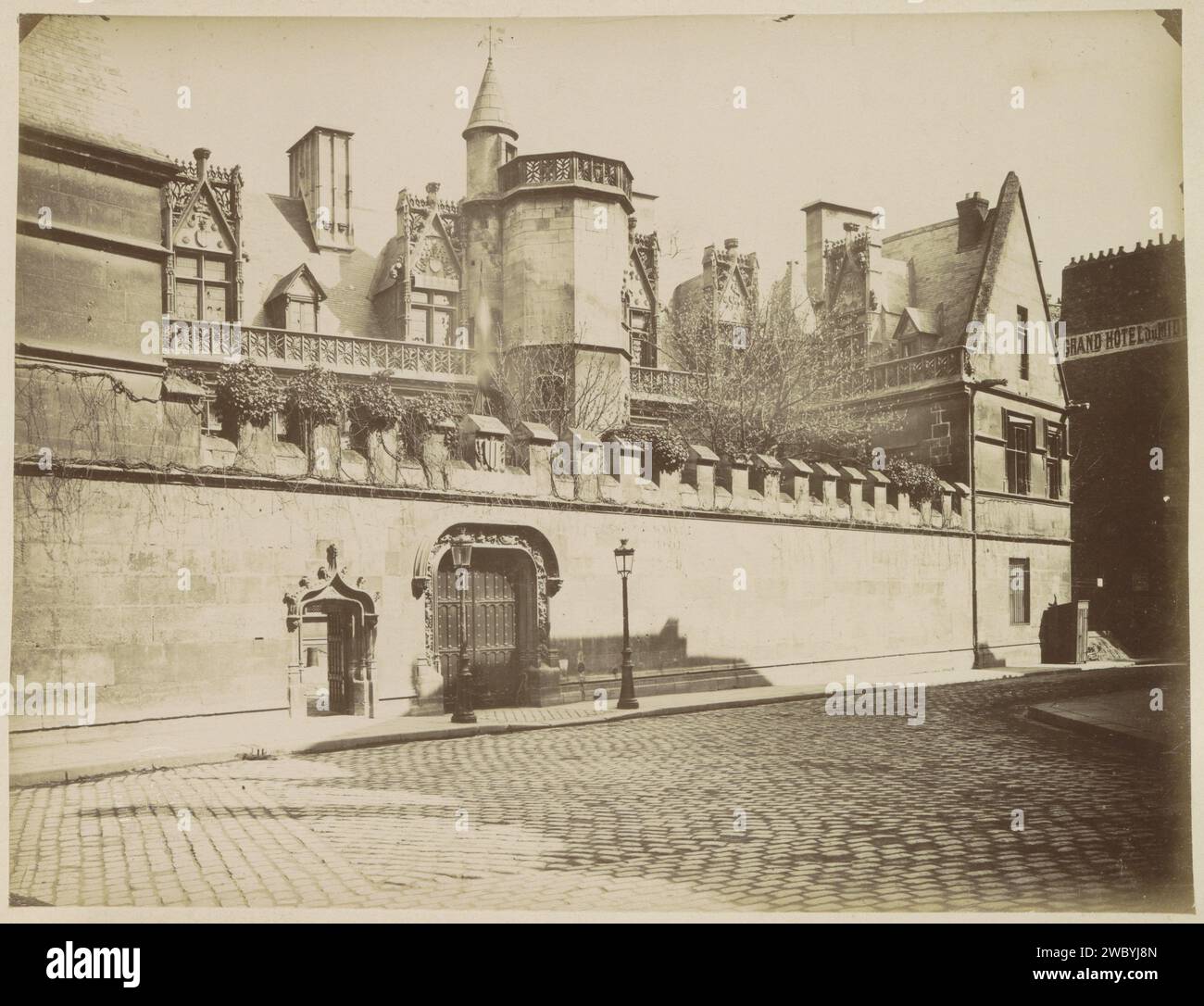 Exterior of the Hôtel de Cluny in Paris, Paul Robert, c. 1880 - c. 1890 ...
