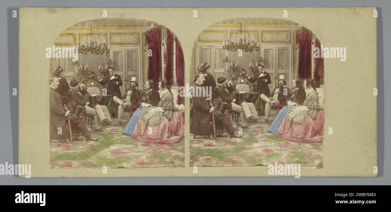 Person addressing a group hi-res stock photography and images - Alamy