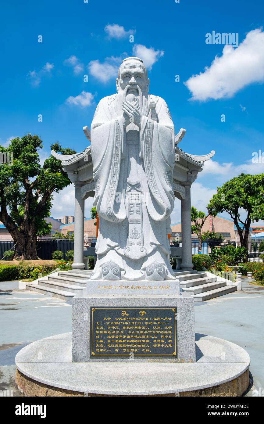 Kongzi statue hi-res stock photography and images - Alamy