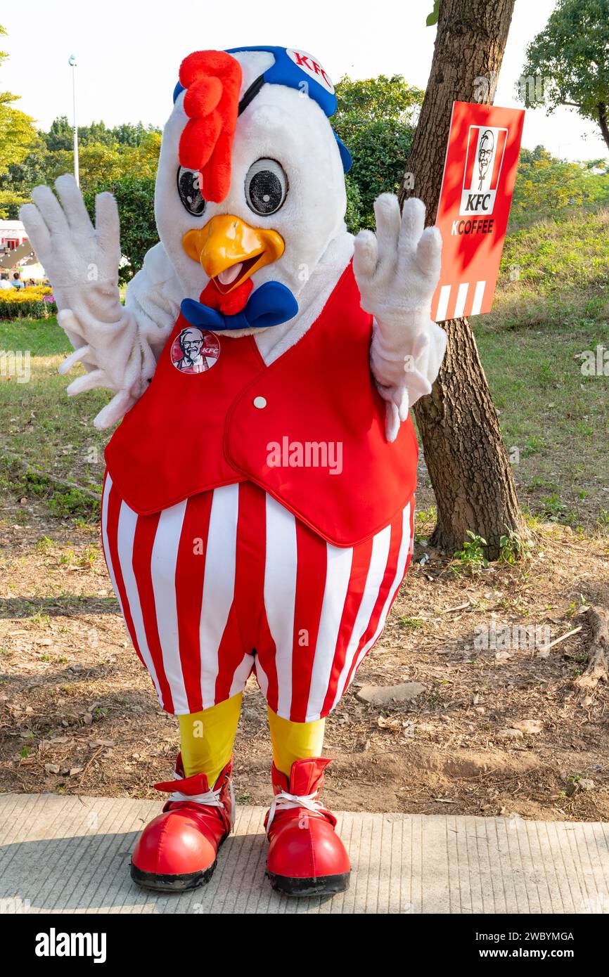 Chicken mascot hi-res stock photography and images - Alamy