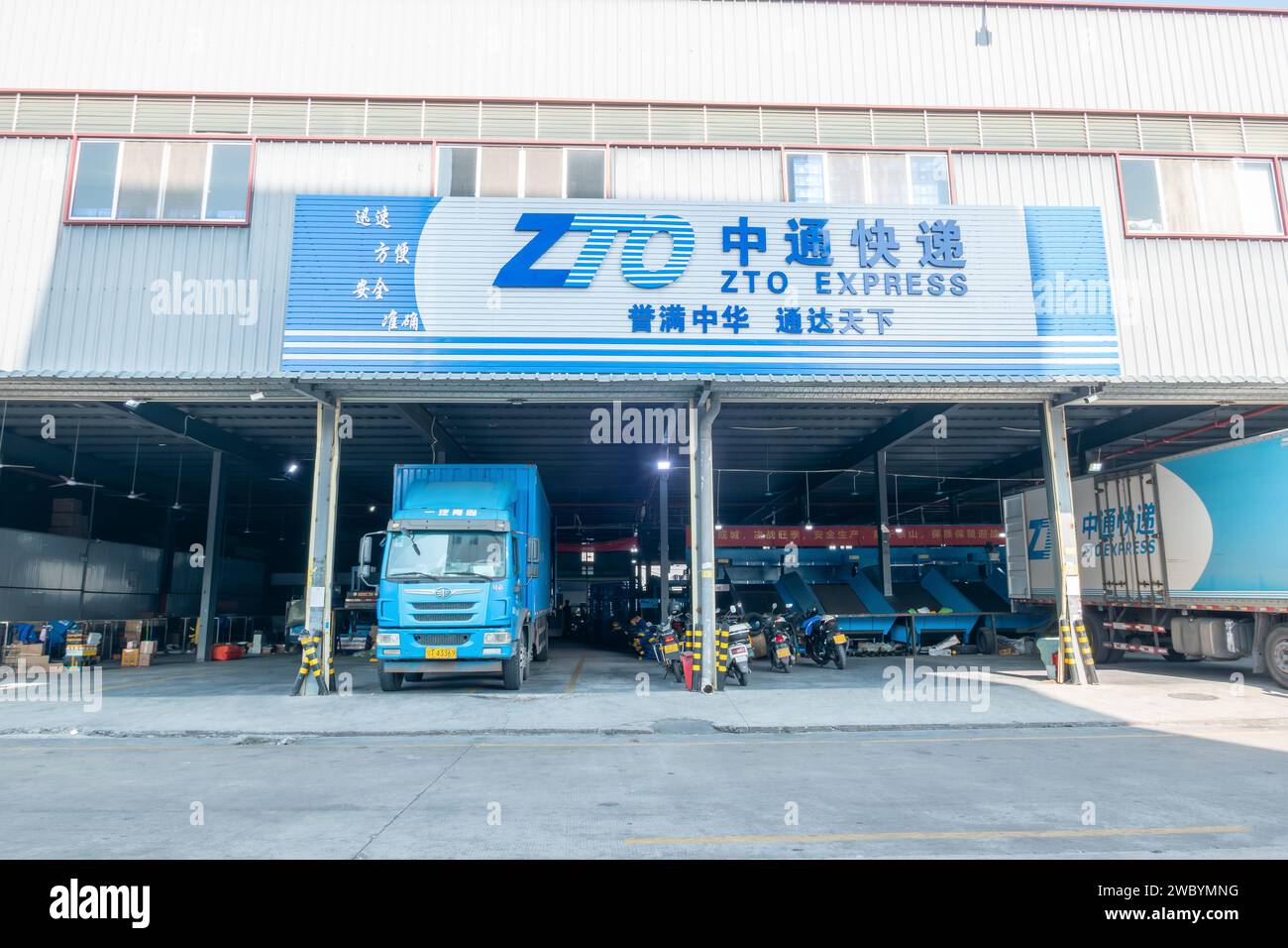 Zto express hi-res stock photography and images - Alamy