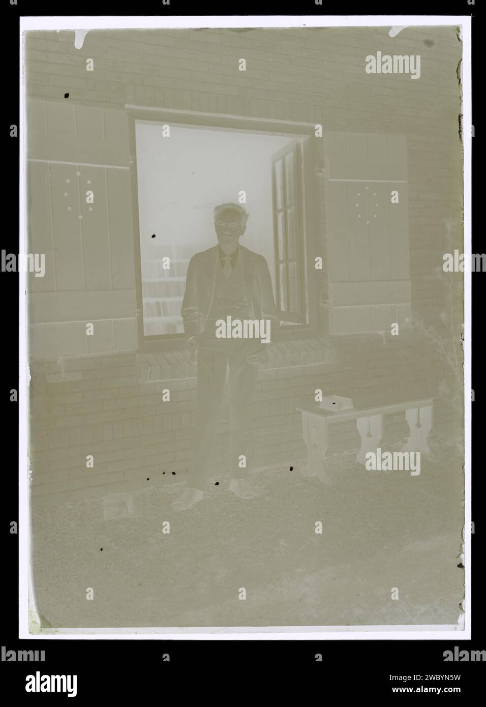 Alphons Diepenbrock standing, W.G. Hondius van den Broek, c. 1895 - c ...