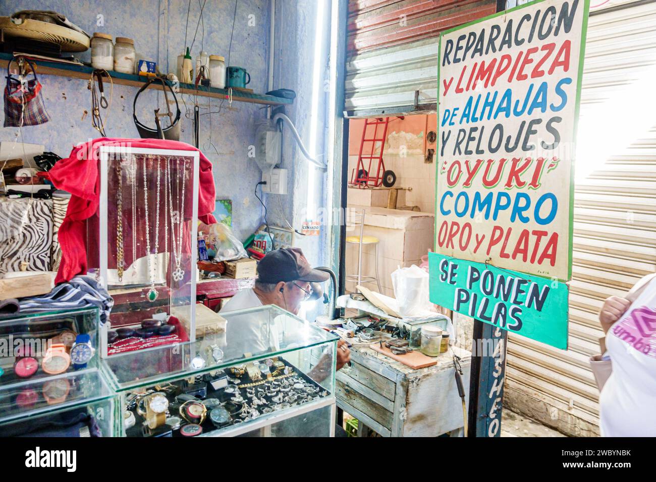 Watch vendor mexico hi-res stock photography and images - Alamy