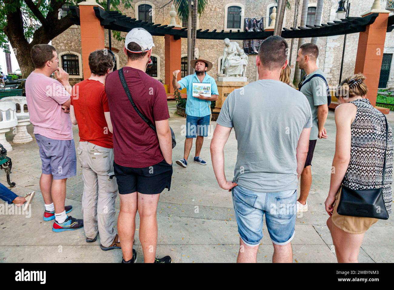 Women in group speaking hi-res stock photography and images - Alamy