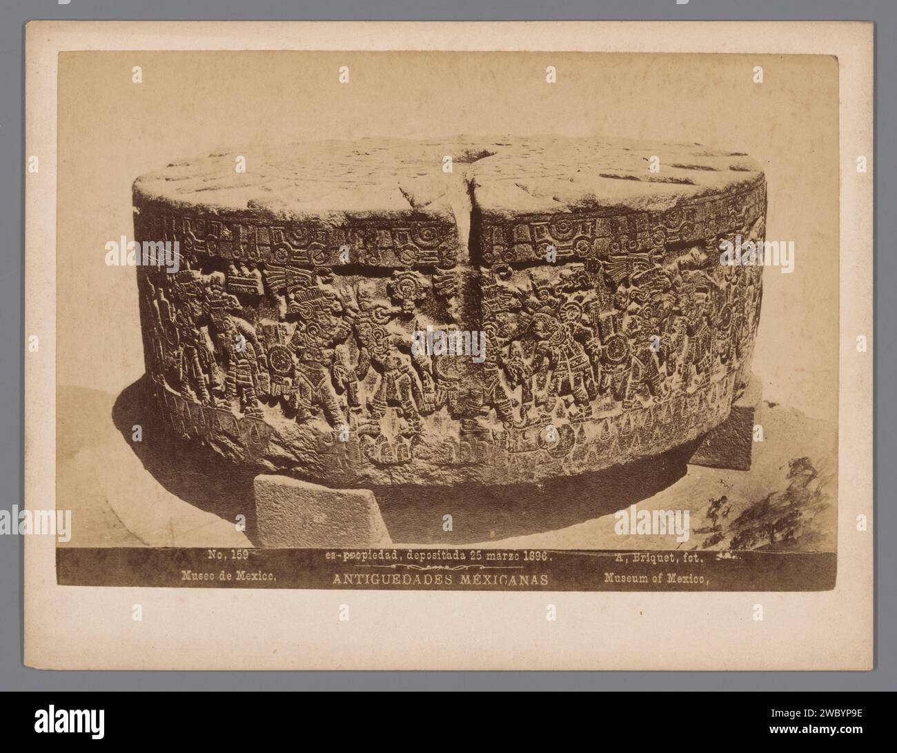 Azteek sacrificial stone in the Archaeological Museum in Mexico City ...