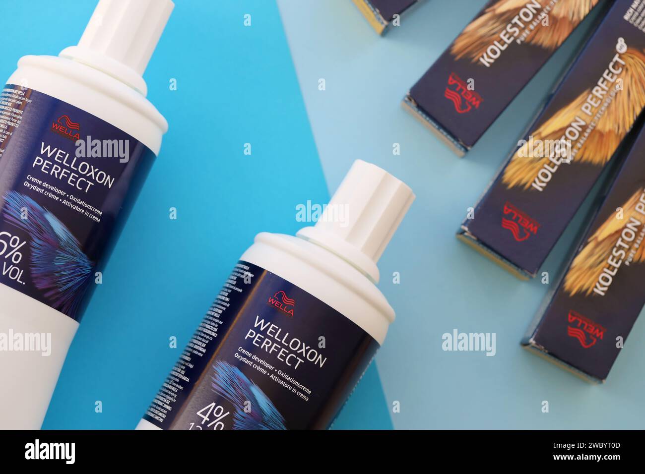 Wella logo hi-res stock photography and images - Alamy