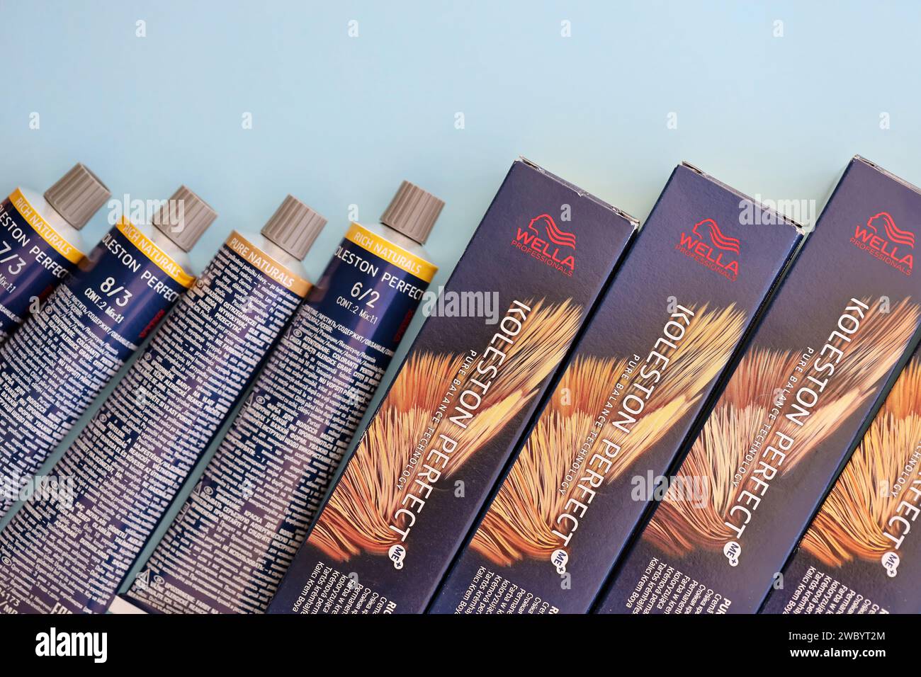 Wella logo hi-res stock photography and images - Alamy