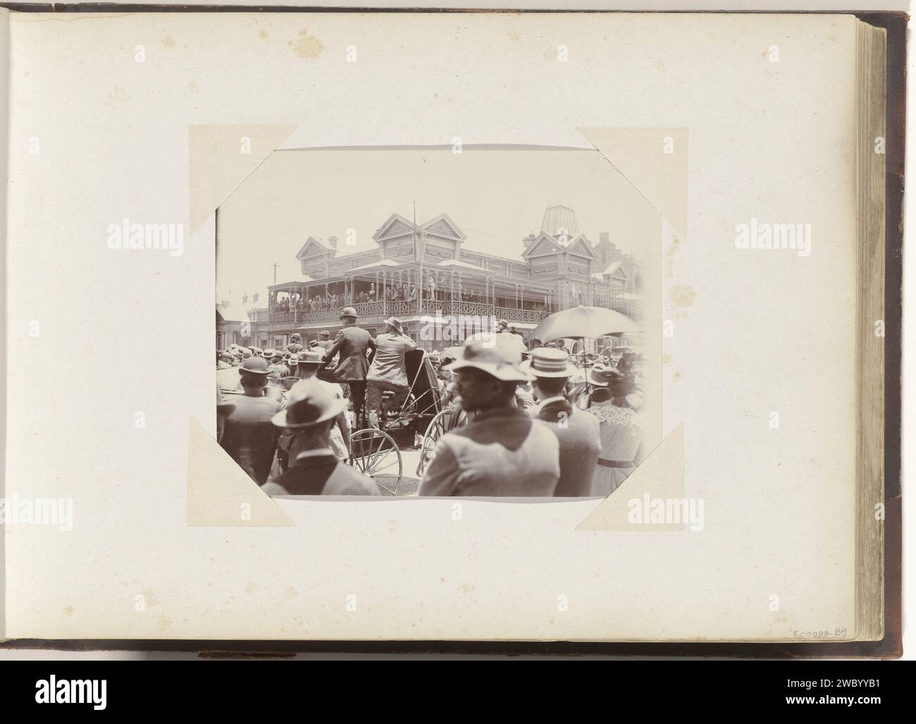 Crowd at a speech by the English consul A. Mensch in Johannesburg ...