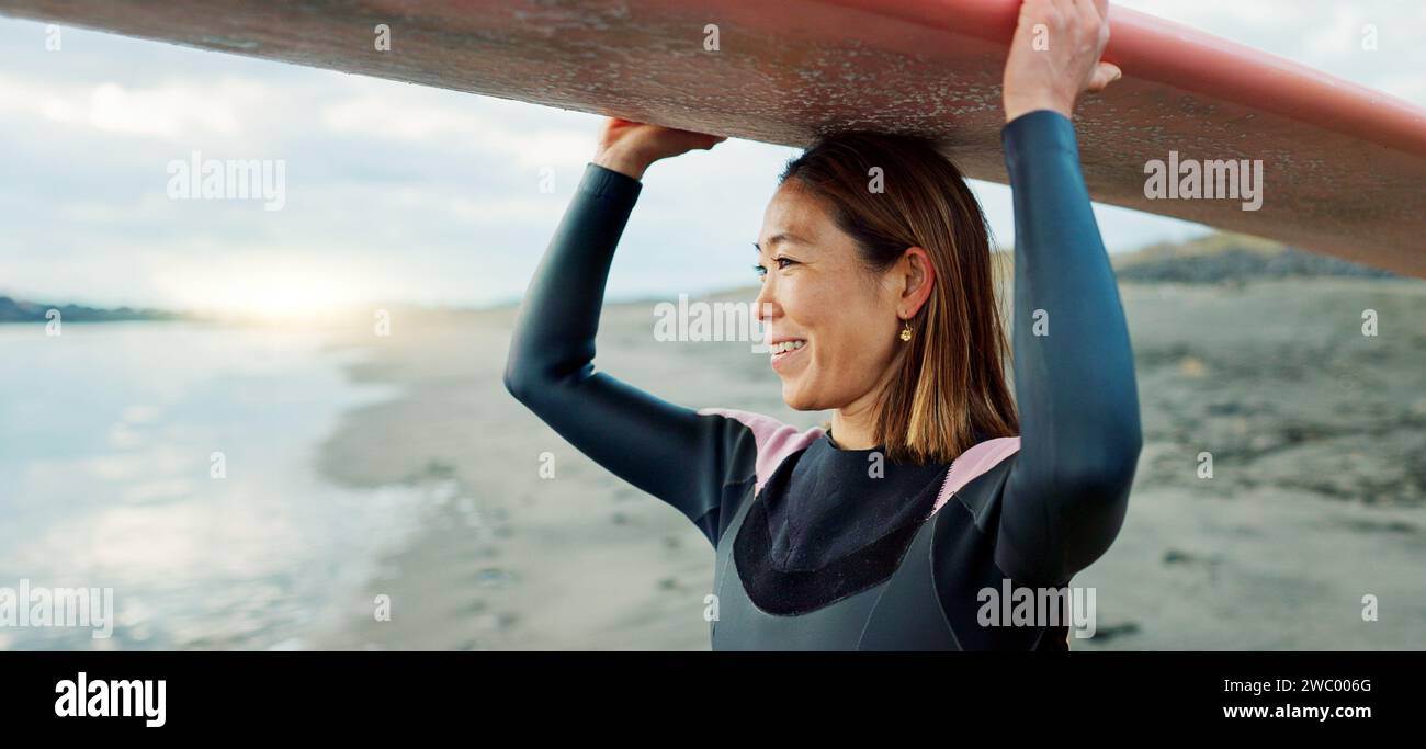 Asian female surfing ocean hi-res stock photography and images - Alamy