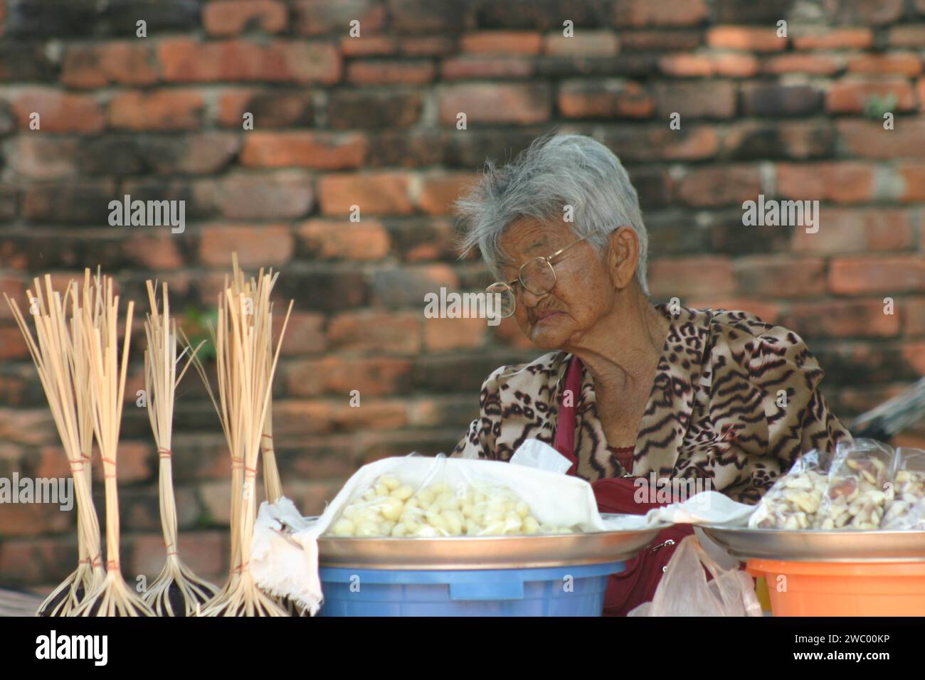 Elderly merchant hi-res stock photography and images - Alamy