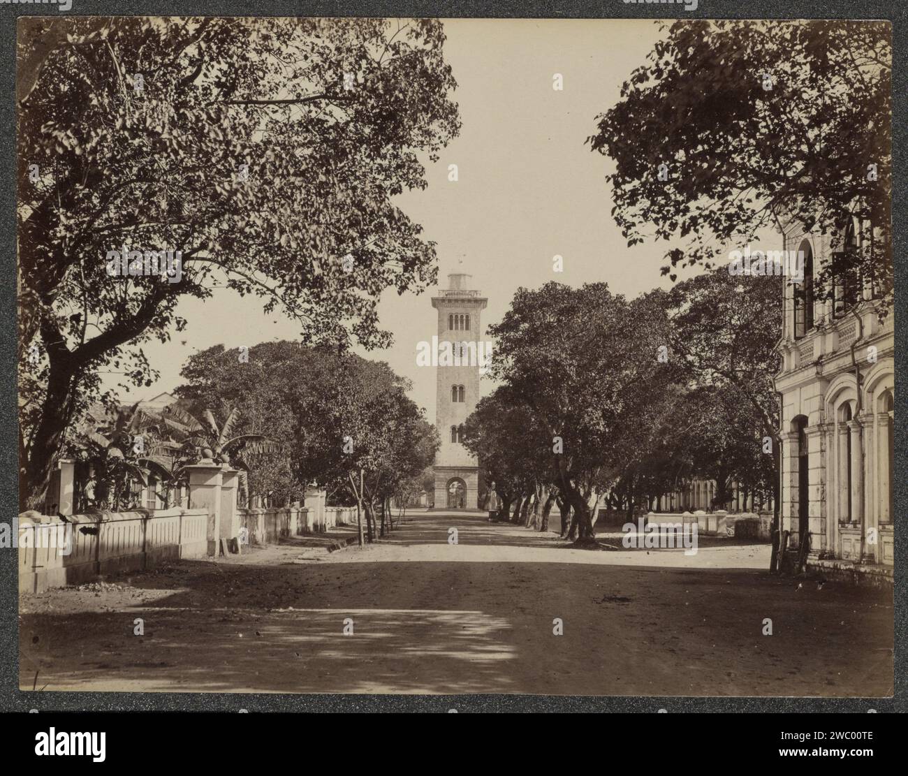 The Lighthouse at the Intersection of Queen Street (now Janadhipathi Mawatha) and Chatham Street ...