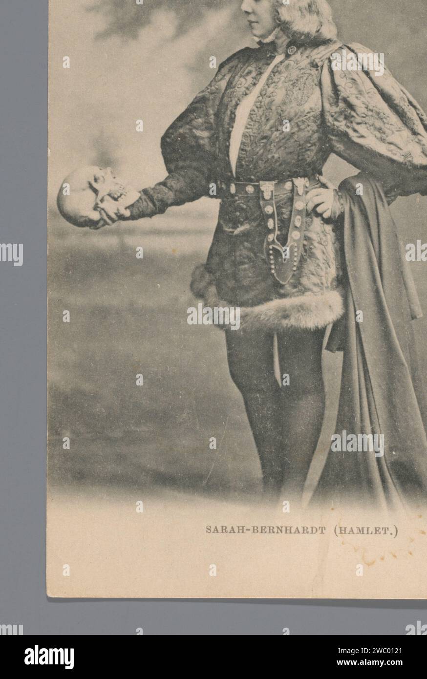 Sarah bernhardt hamlet hi-res stock photography and images - Alamy