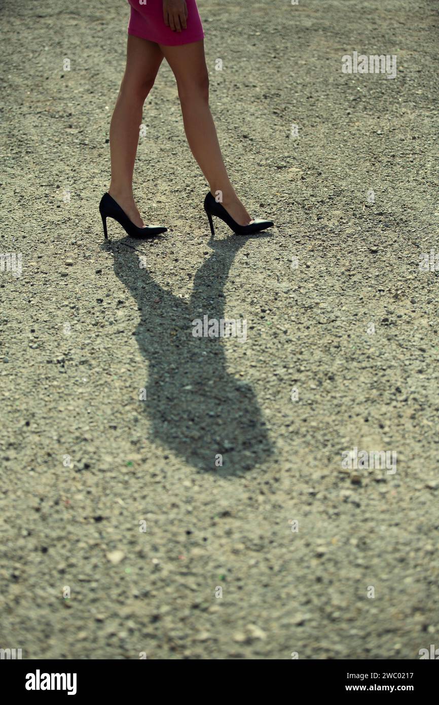Women walking in high heels hi-res stock photography and images - Alamy