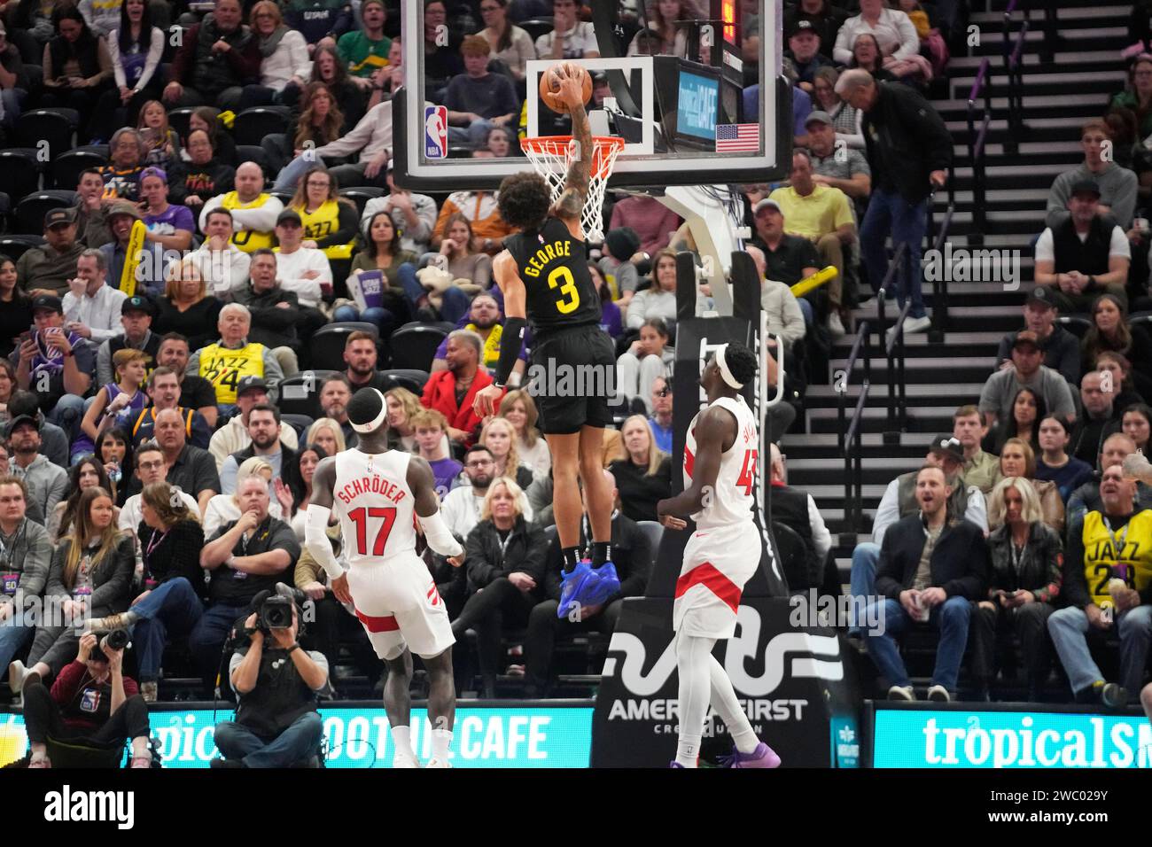 Utah Jazz guard Keyonte George (3) dunks as Toronto Raptors' Dennis ...