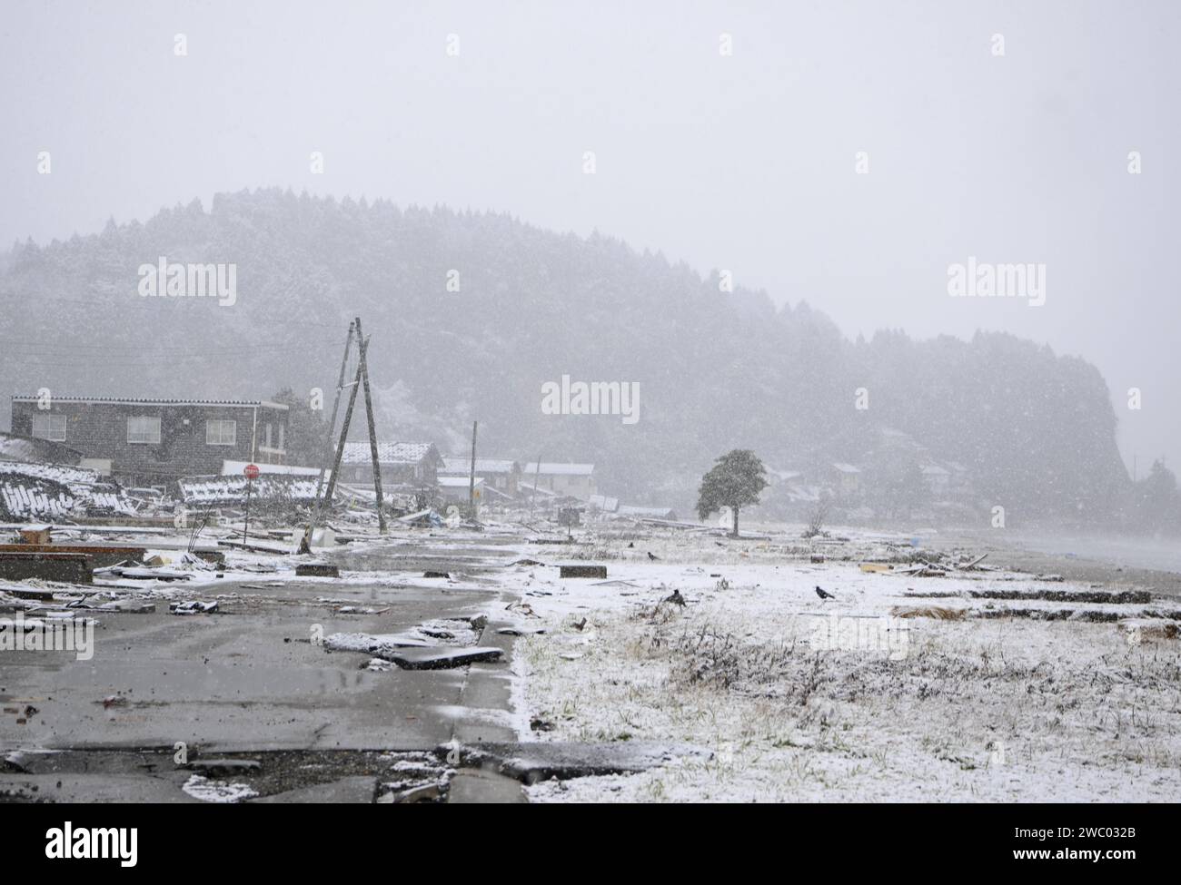 Photo taken on Jan. 13, 2024, shows snow dusting a coastal area in Suzu ...