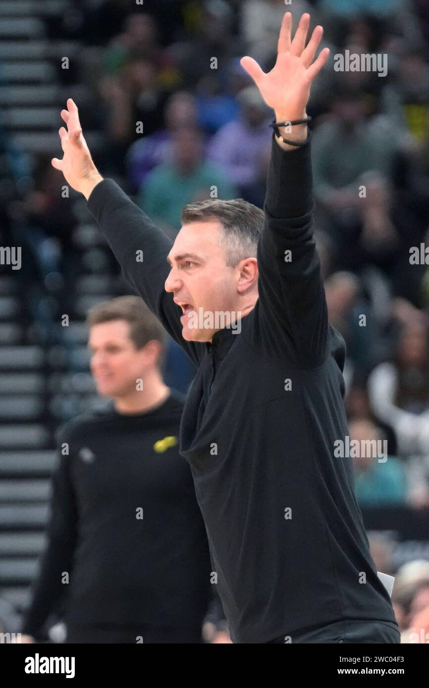 Toronto Raptors head coach Darko Rajakovic shouts during the first half ...