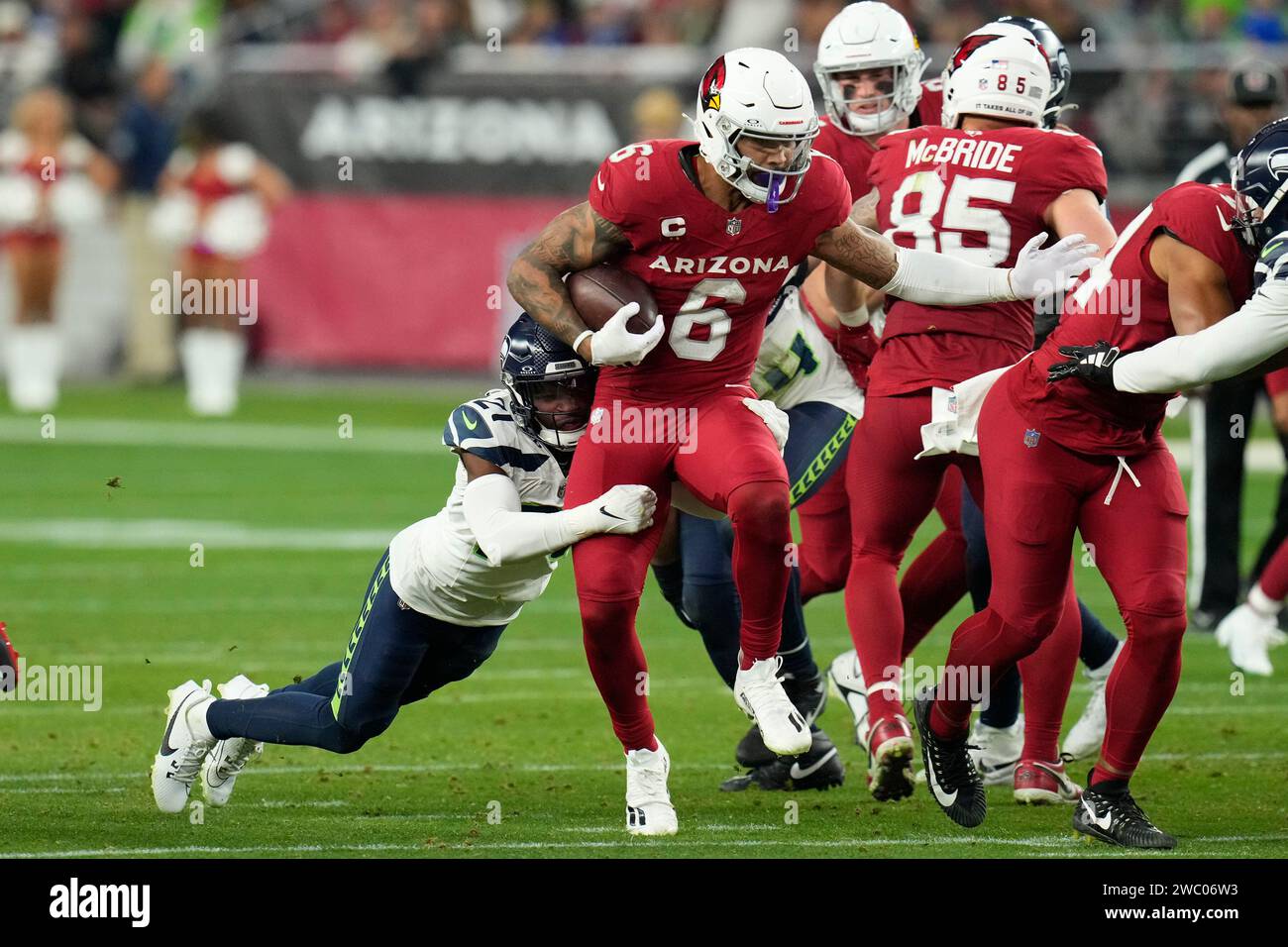 Arizona Cardinals running back James Conner (6) drags Seattle Seahawks ...