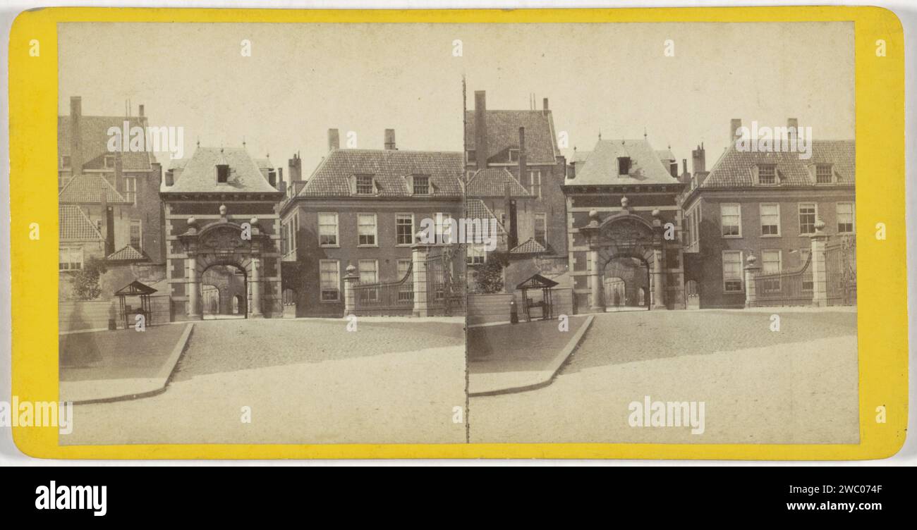 Entrance gate binnenhof dutch parliament hi-res stock photography and ...