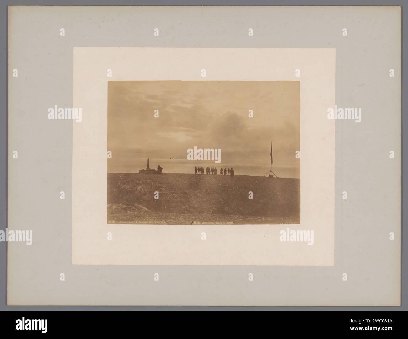 Group of people with midnight sun on the Noordkaap, Axel Lindahl, 1892 ...