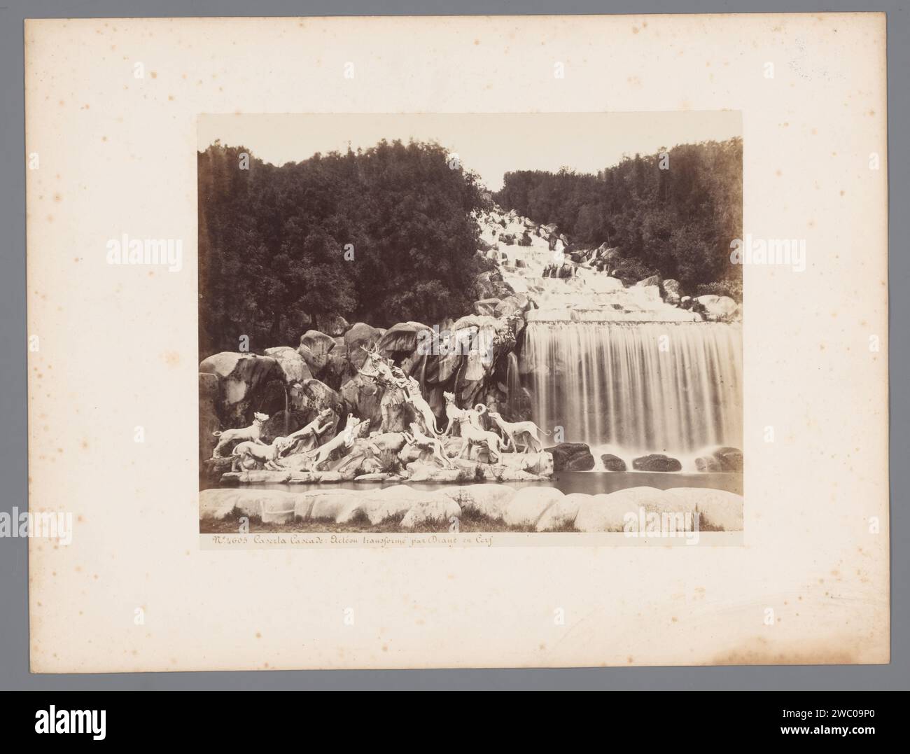 Fontein van Diana and Actaeon in the gardens of the Palace of Caserte ...