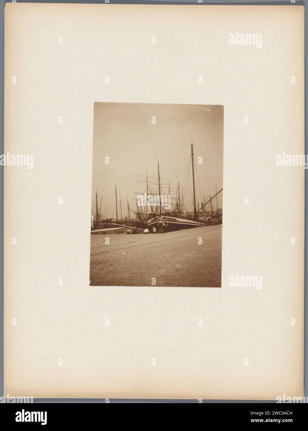 Kade met masten, anonymous, c. 1907 - c. 1910 photograph Quay with ...