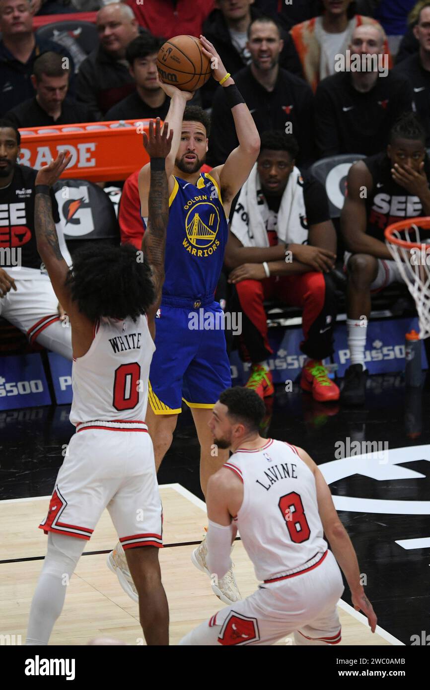 Golden State Warriors' Klay Thompson (11) goes up for a shot against ...