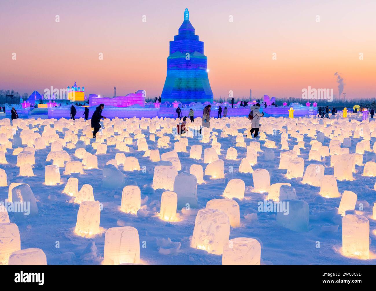 Tourists are viewing ice sculptures at the 3rd Hohhot Happy Ice and ...