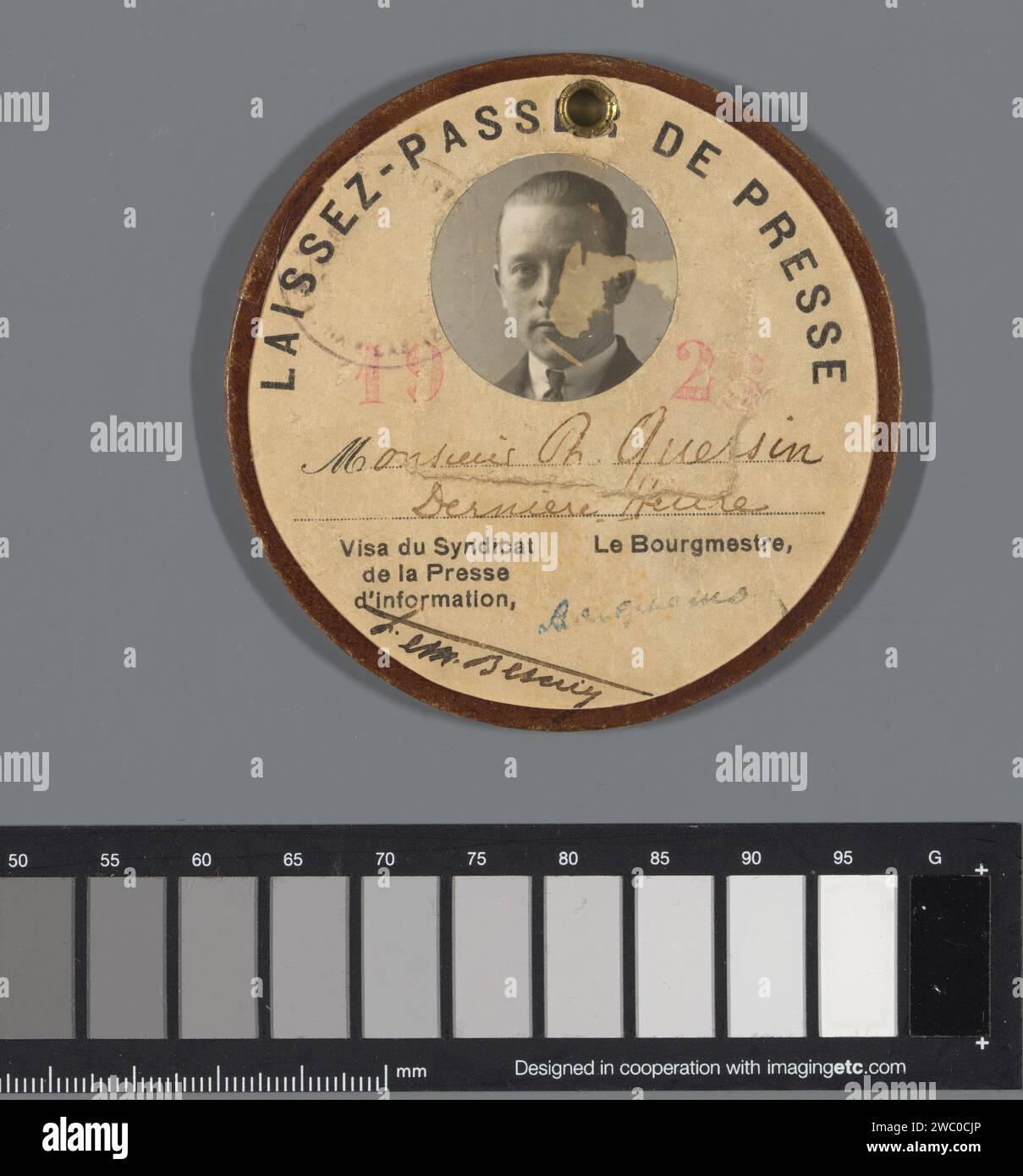 Newspaper reporter historical hi-res stock photography and images - Alamy