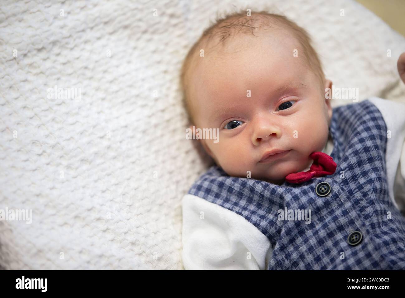Newborn baby boy blue eyes hi-res stock photography and images - Alamy