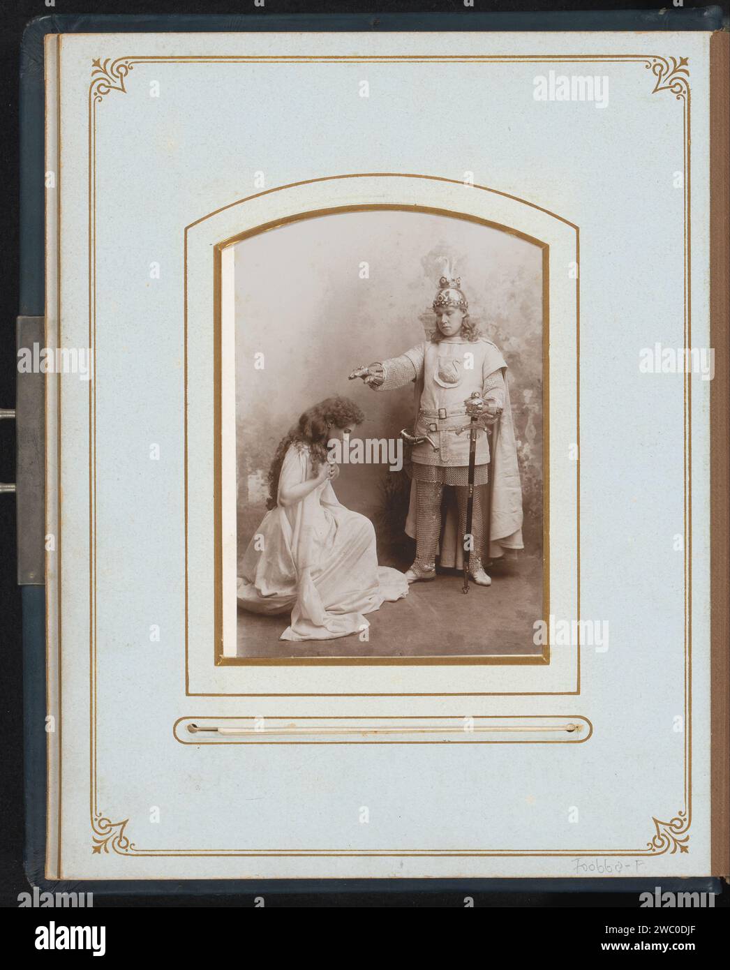 Theater piece, Knight blessing kneeling woman in Wit, H.C. de Graaff ...