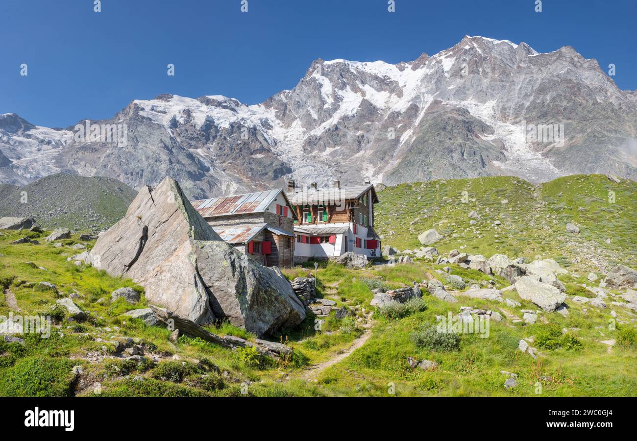 The panorama of Monte Rosa and Punta Gnifetti paks over the Rifugio ...