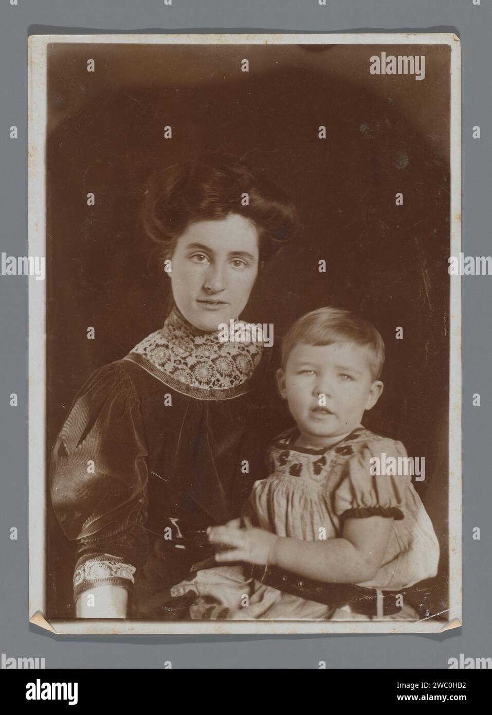 Portrait of Mies and her daughter Ruth Schürer, Gerrit van der Mey ...
