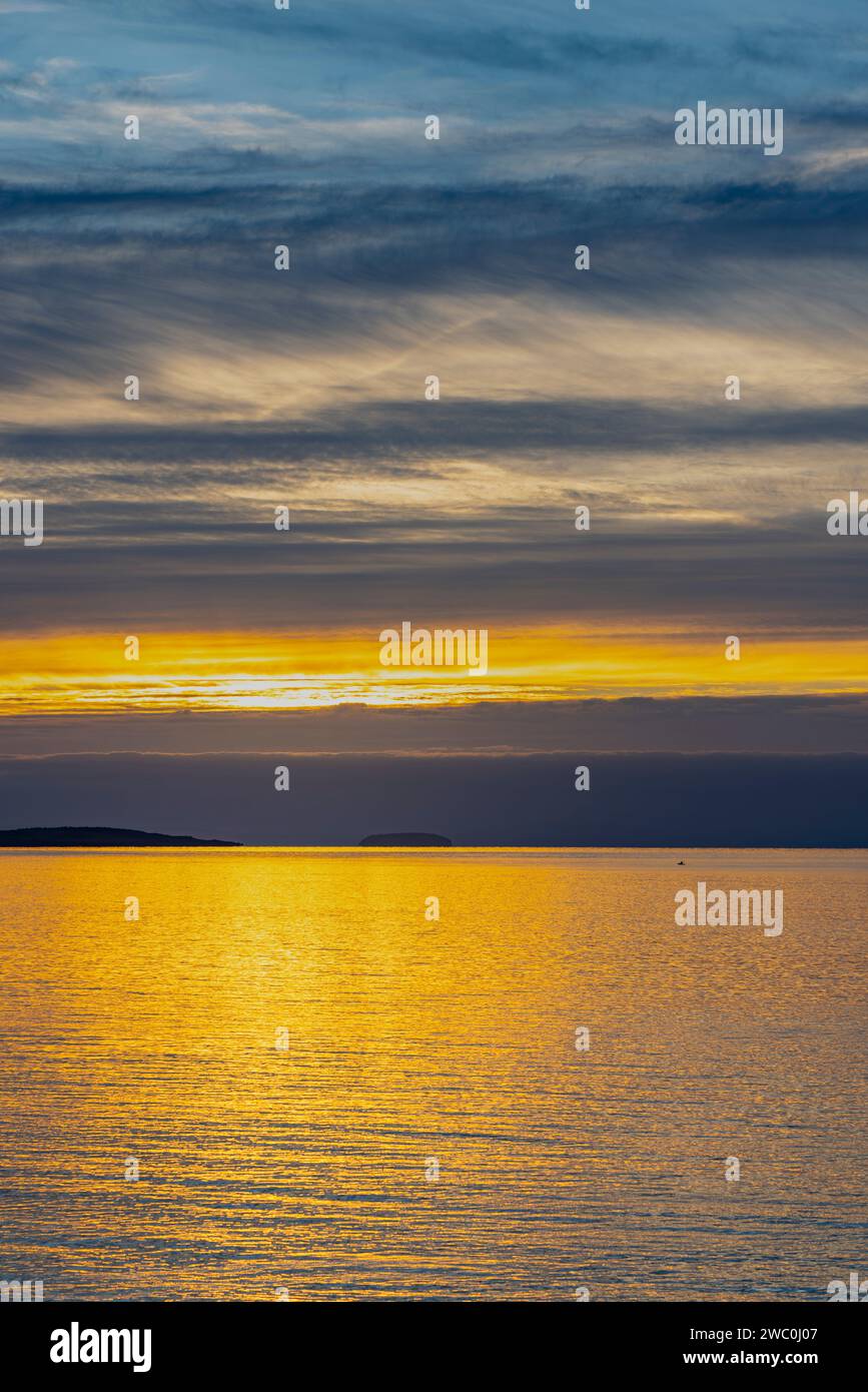 Sunset over the Bristol channel Stock Photo - Alamy