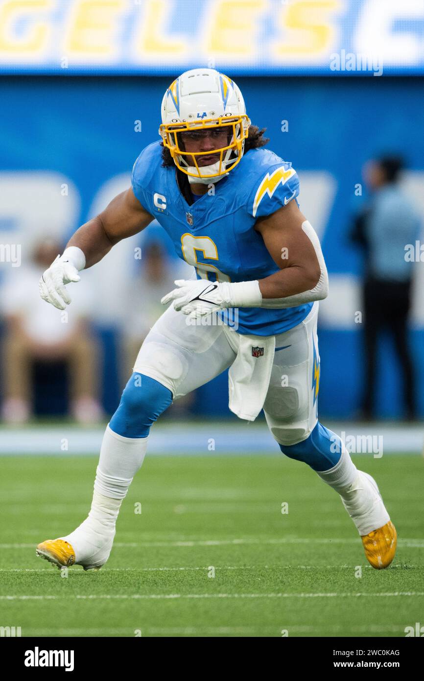 Los Angeles Chargers linebacker Eric Kendricks (6) runs during an NFL ...