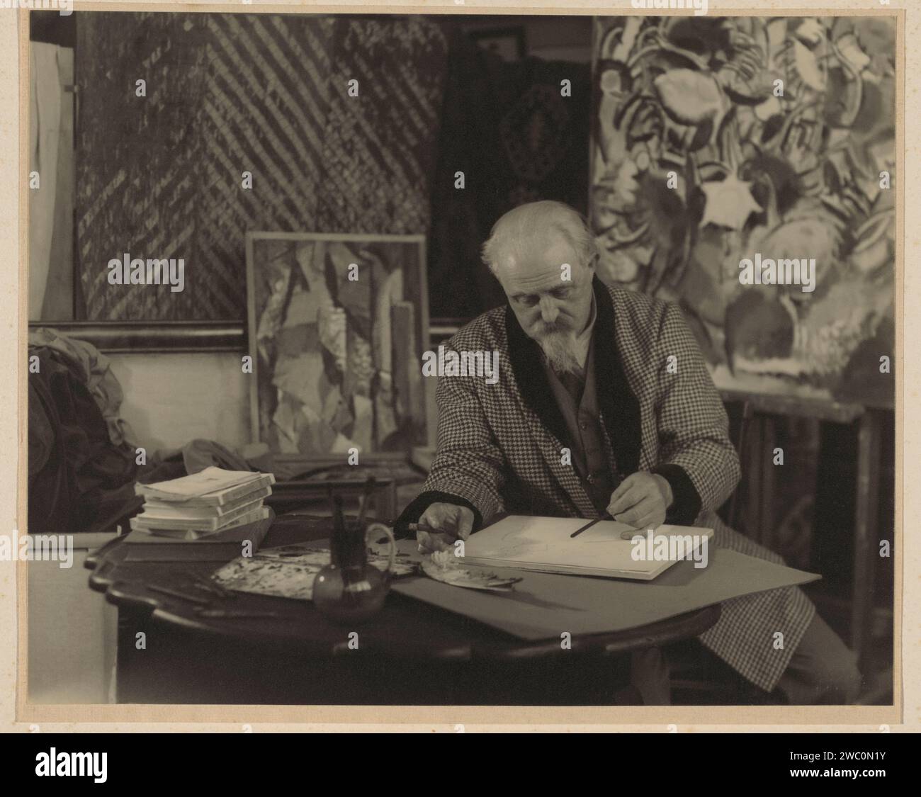 Portrait Sketching artist in Schilderatelier, Jacob Merkelbach, 1925 ...