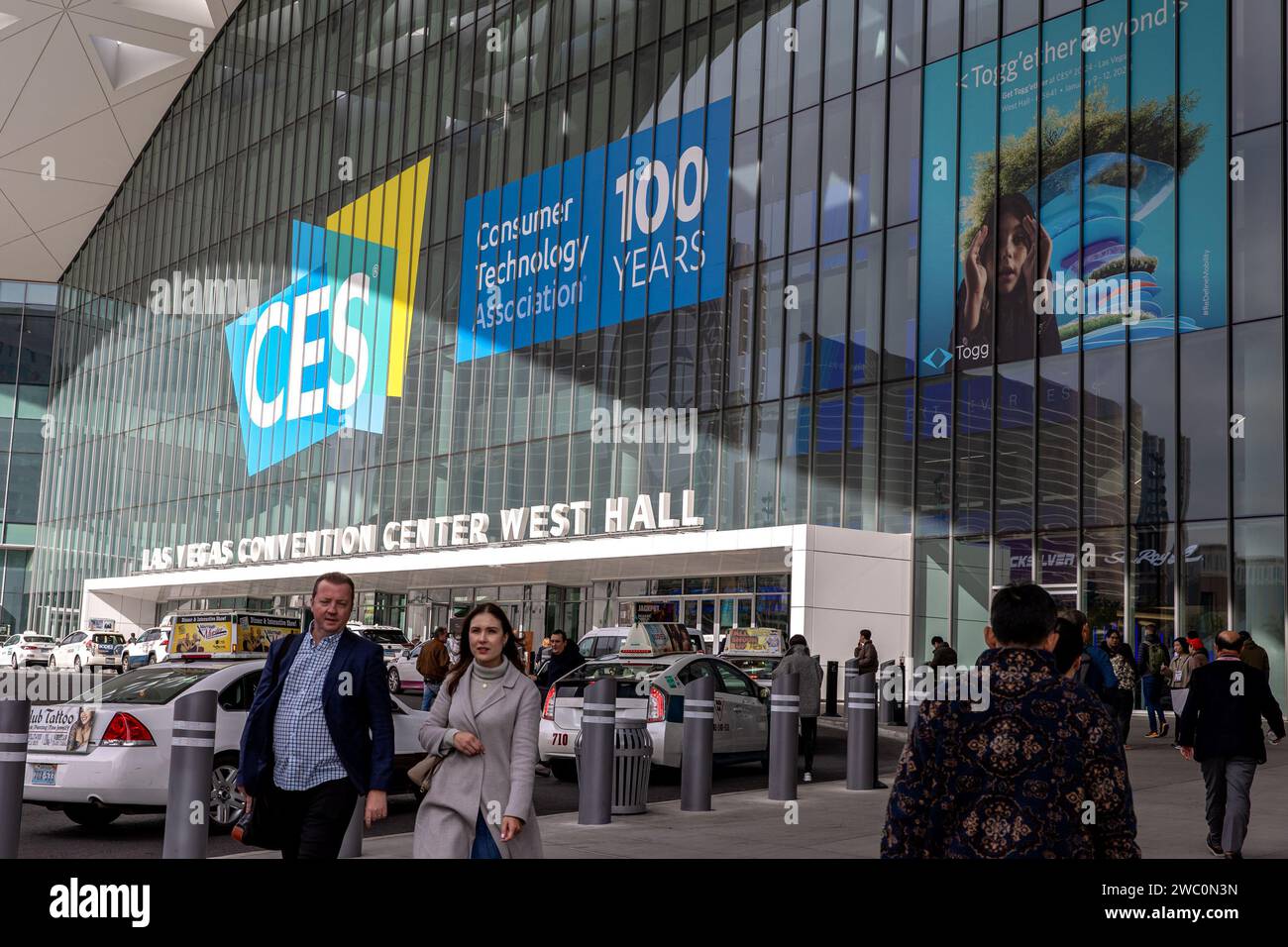 Las vegas convention center west hall hi-res stock photography and ...
