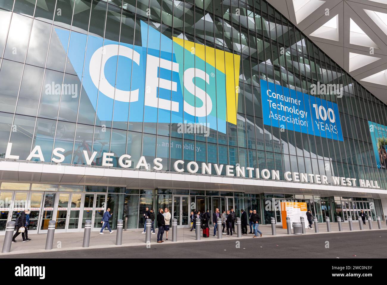 Las vegas convention center west hall hi-res stock photography and ...