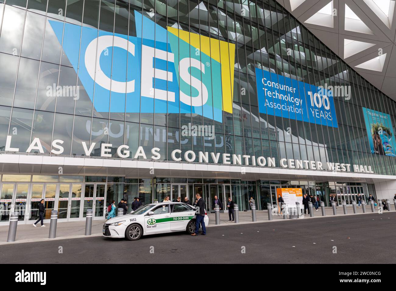 Las vegas convention center west hall hi-res stock photography and ...