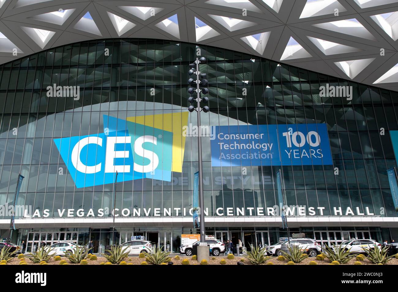 Las vegas convention center west hall hi-res stock photography and ...