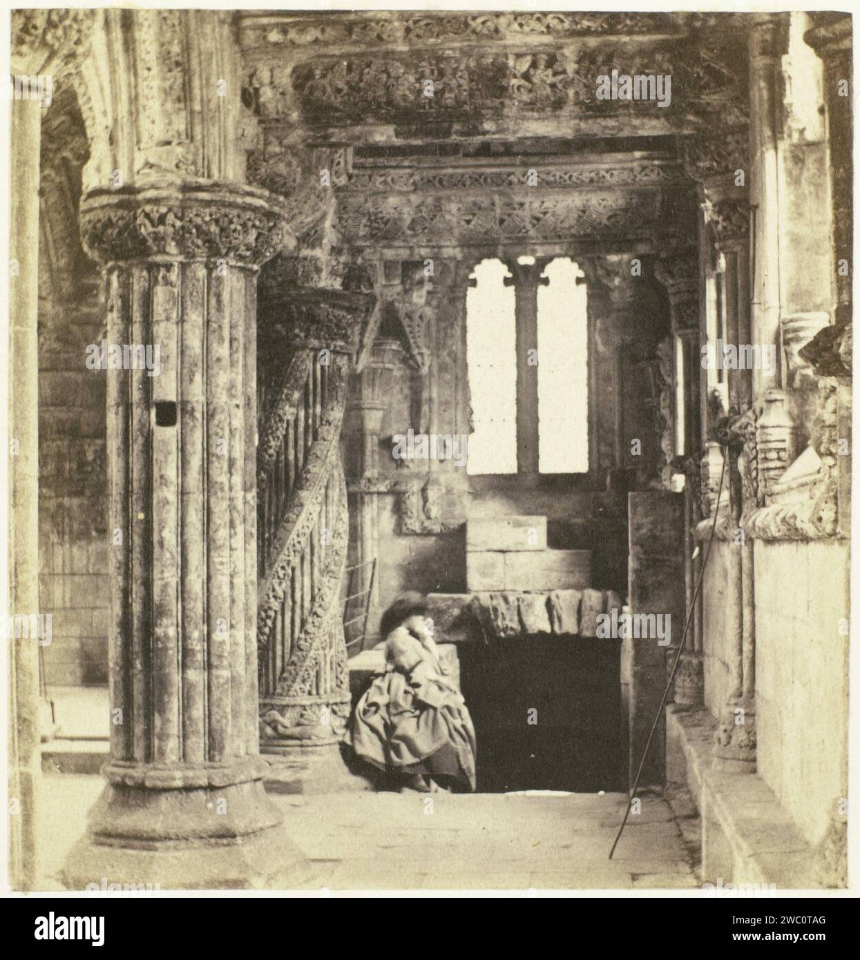 Interieur van Rosslyn Chapel met de Apprentice Pillar, George ...