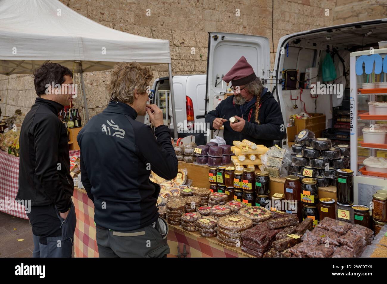 Mercat ambulant de montserrat hi-res stock photography and images - Alamy