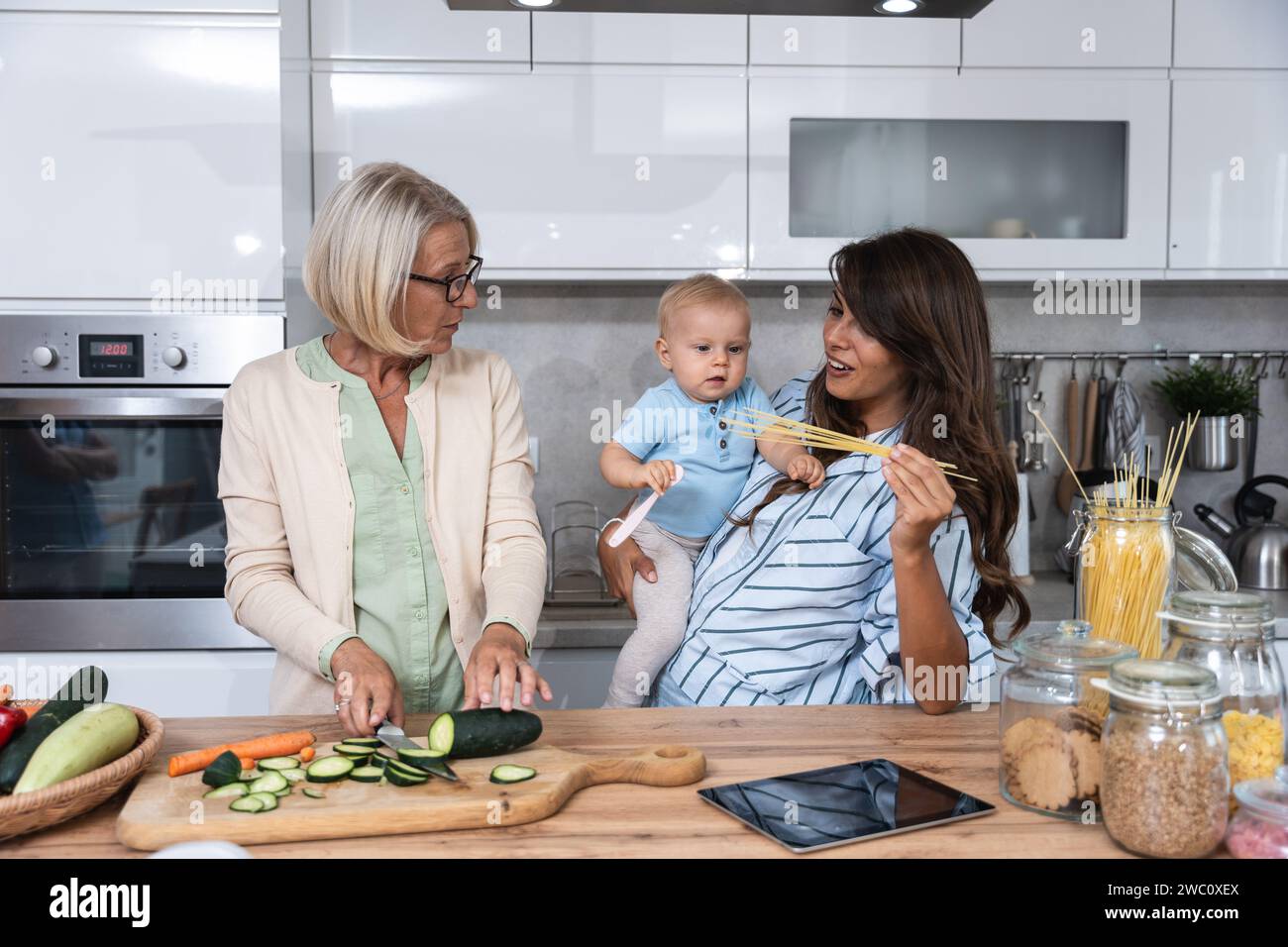 Three generations family hi-res stock photography and images - Alamy